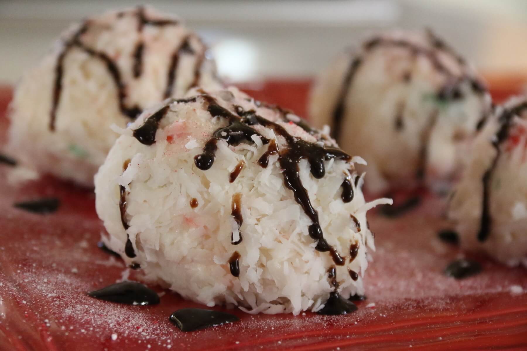 Recipe: Peppermint Ice Cream Snow Balls | StyleBlueprint