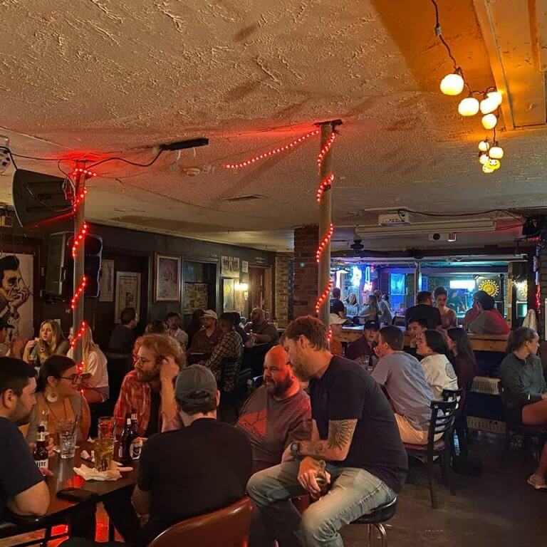 9 Mississippi Dive Bars Loved By Locals | StyleBlueprint