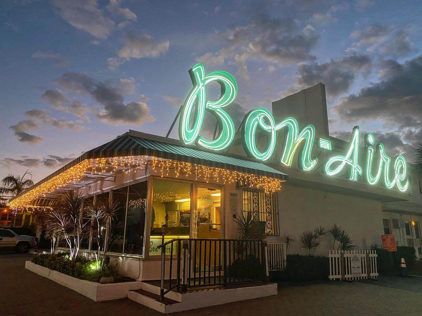 10 Quirky Retro Hotels in the South | StyleBlueprint