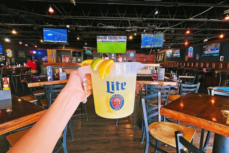Where to Watch College Football in Nashville | StyleBlueprint