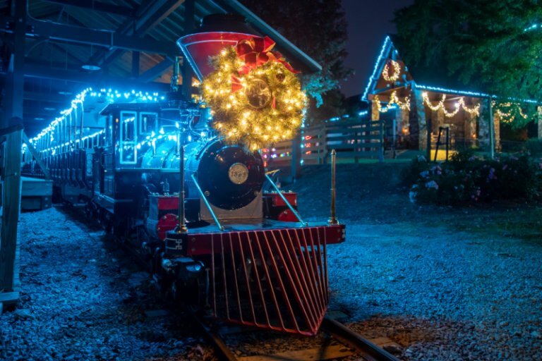 Where to Spend Christmas in Alabama | StyleBlueprint