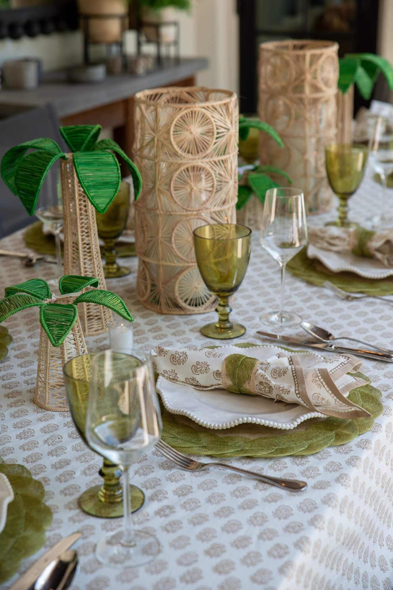 Easy Summer Tablescape Ideas + Expert Tips!
